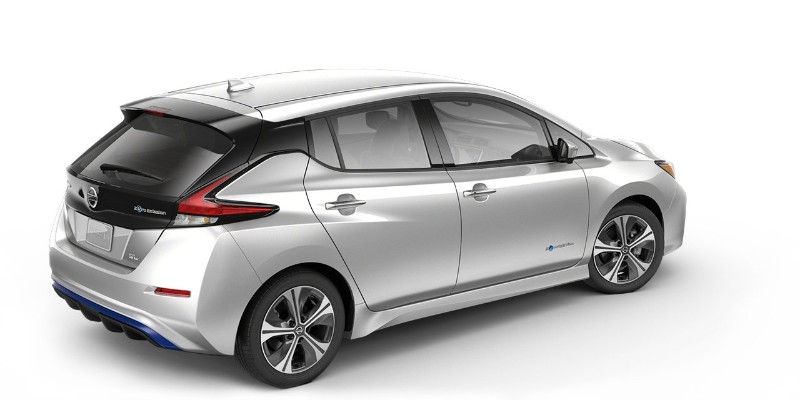 What colors does the redesigned 2018 Nissan LEAF come in?