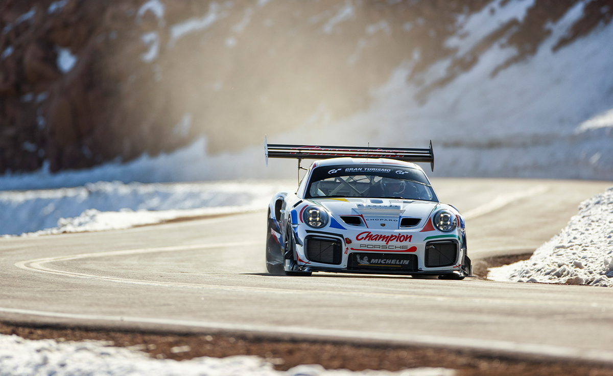 The Champion Colors Fly Again - Champion Porsche