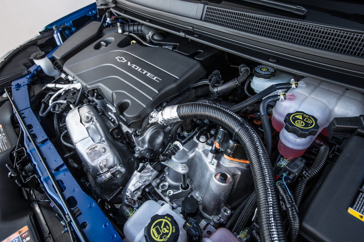 WardsAuto 10 Best Engines, Chevy Volt + Chrysler Pacifica Hybrid