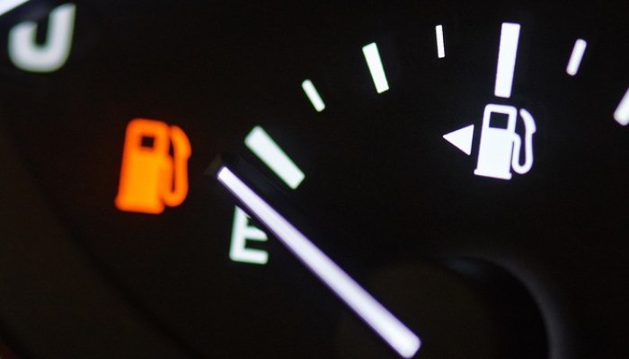 What Fuel Tank Level Should Drivers Refuel at?