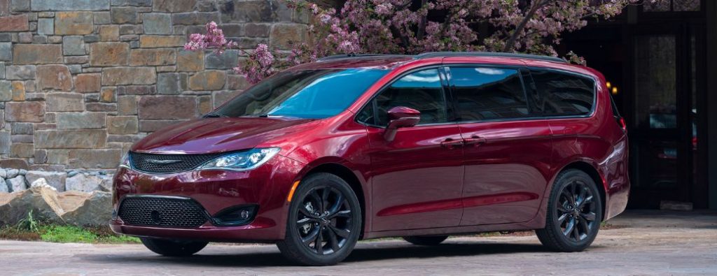 What technology features does the 2019 Chrysler Pacifica have?