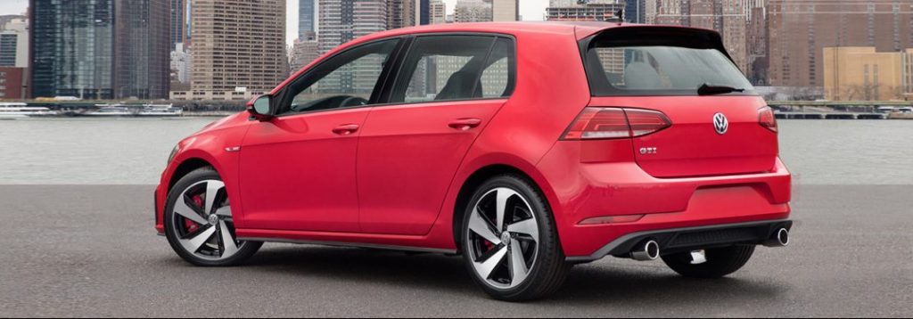 What colors does the 2018 VW Golf GTI come in?
