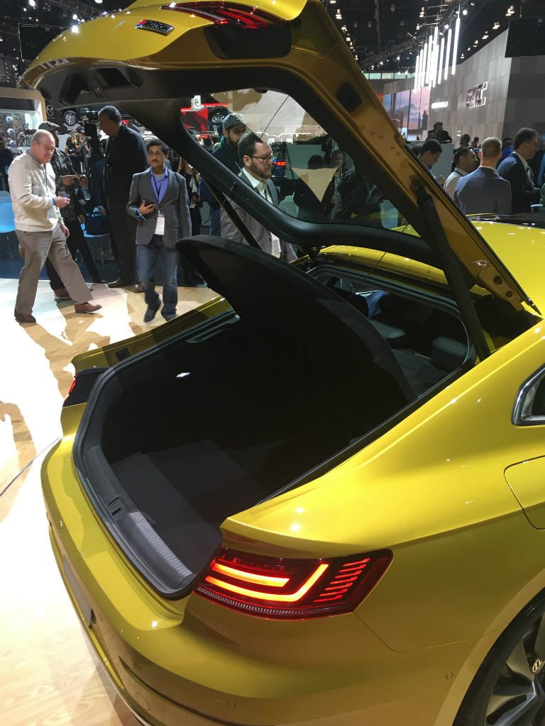 2019-Volkswagen-Arteon-CAS2018-open-trunk_df - Team Gunther Volkswagen
