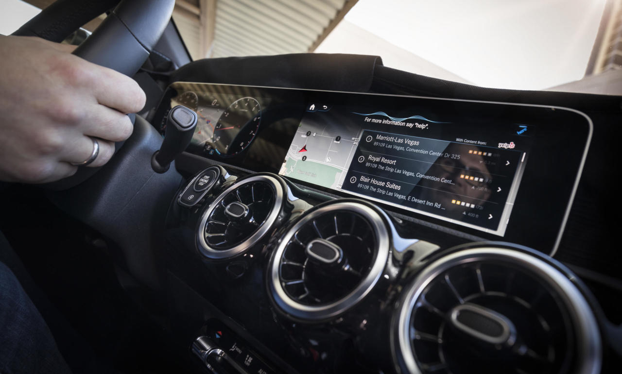 03-mercedes-benz-user-experience-cockpit-revolution-2560x1539-1280x770 ...