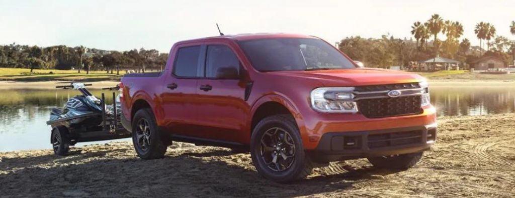 A Video Guide to Use Ford Pro Trailer Backup Assist™ and Trailer Reverse