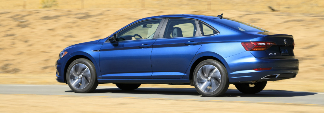 What is the fuel economy of the 2019 VW Jetta?